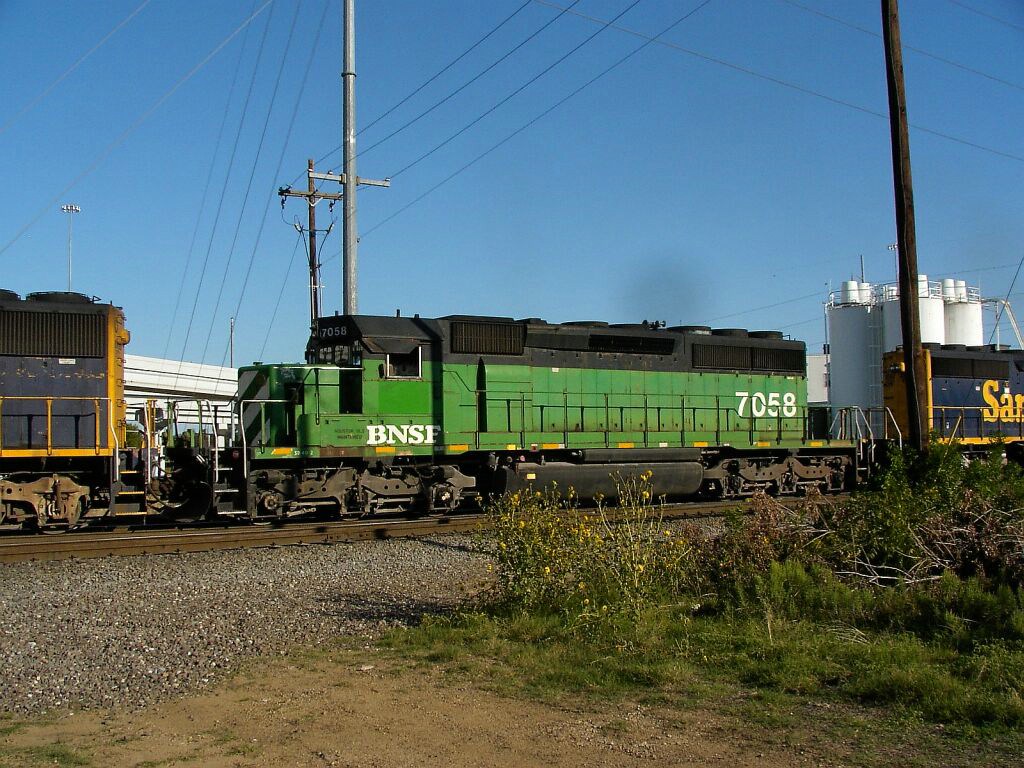 BNSF 7058